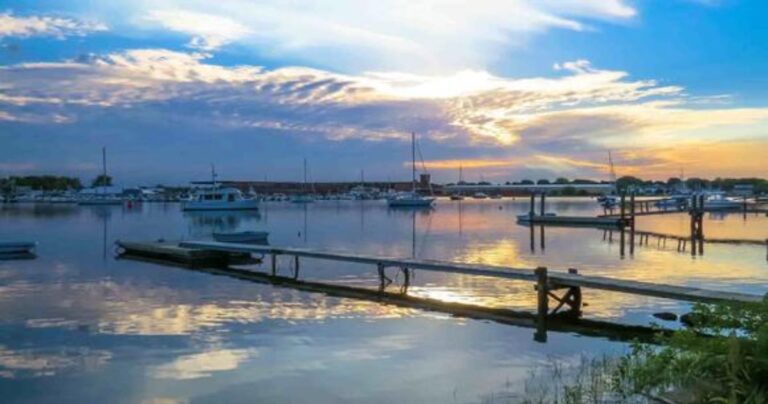 9 Best Places to Live in Rhode Island State - South Shore Village